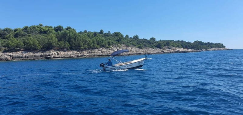 Rent a boat up to 6 person on Cape Kamenjak Nature Park - Authenticity and Flexibility