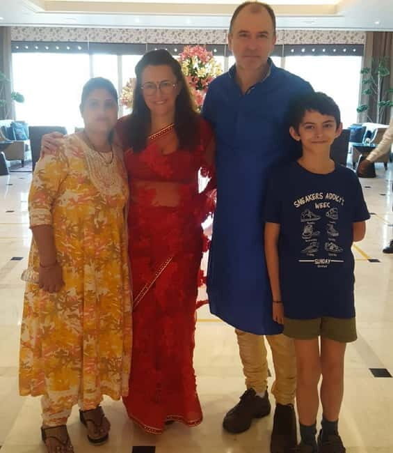 Rent a sari or kurta pajama for Taj Mahal visit & picture - FAQ