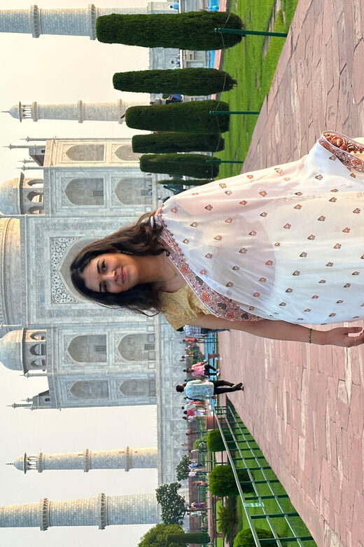 Rent a sari or kurta pajama for Taj Mahal visit & picture - Authentic photos and cultural experience