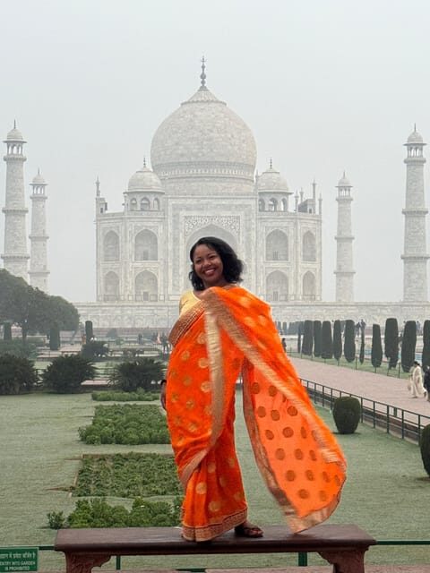 Rent a sari or kurta pajama for Taj Mahal visit & picture - Who should consider this experience?