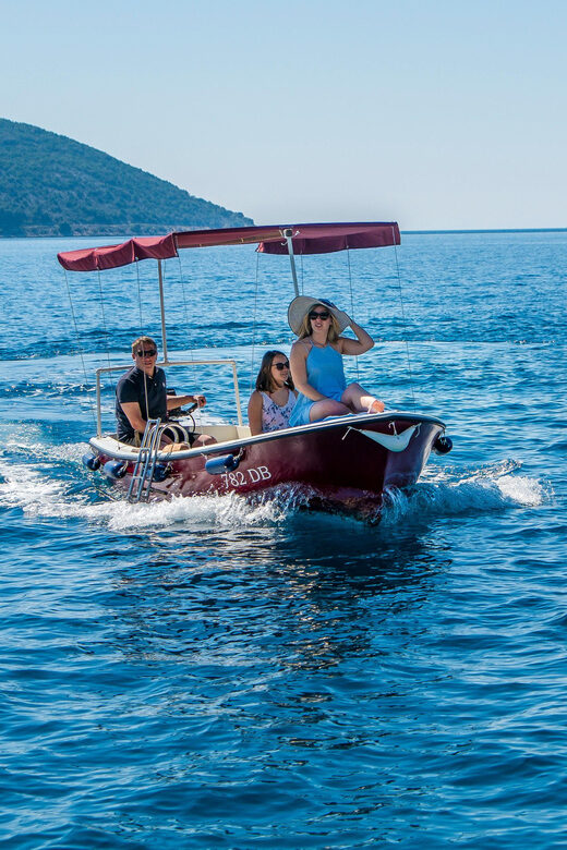 Rent a small boat without skipper - explore the islands - Key Points
