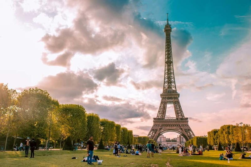 Reserved Access Eiffel Tower Tour Trocadero & Champagne - Key Points