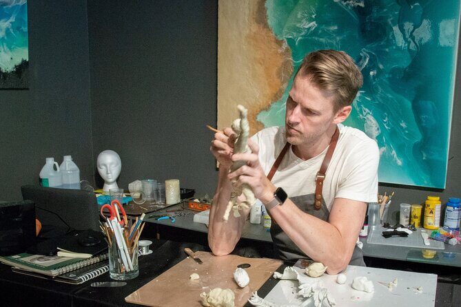 Resin Artwork in a Nolita Artist's Studio - Why Choose This Resin Art Workshop?
