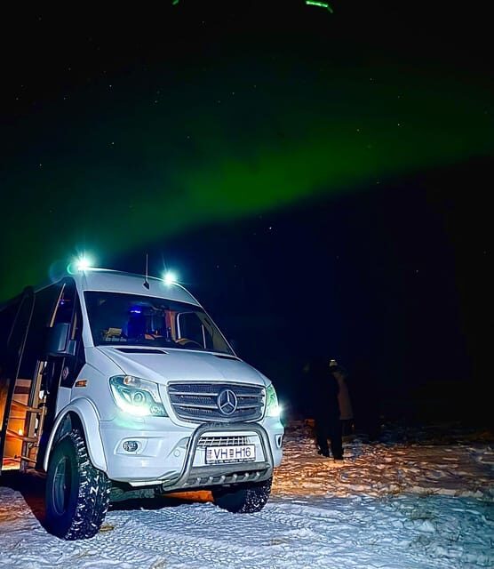 Reykjavík: 4x4 Minibus Northern Lights with Photo and Cocoa - An In-Depth Look at the Experience