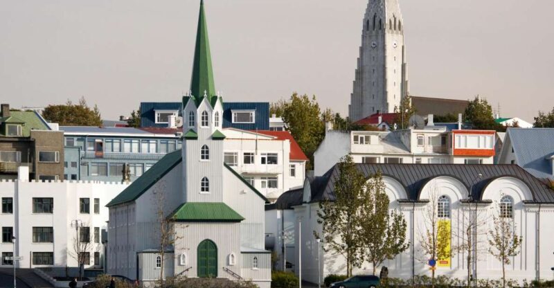 Reykjavik: Express Walk with a Local in 60 minutes - Key Points