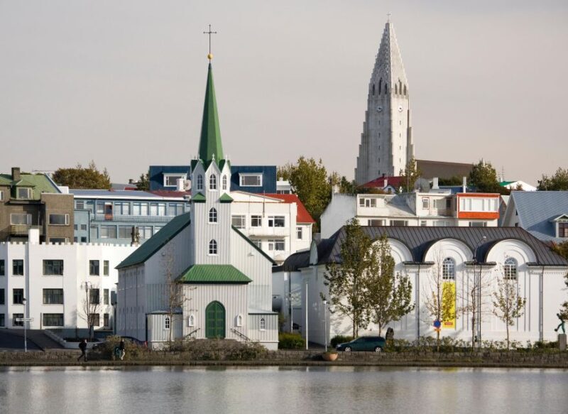 Reykjavik: Express Walk with a Local in 60 minutes - The Value of a Local Guide