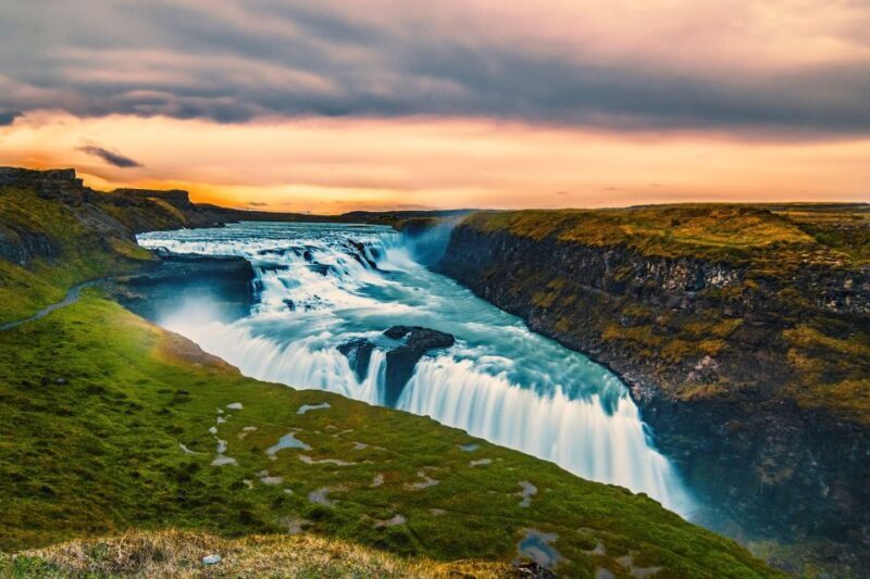 Reykjavik: Golden Circle, Tomato Farm and Kerið Crater Tour - Key Points