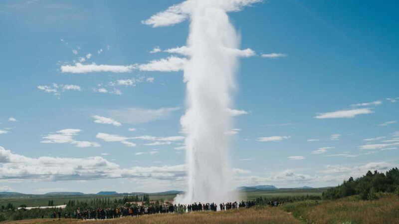 Reykjavik: Golden Circle tour: Geysir, Gullfoss, Thingvellir - An Overview of the Golden Circle Tour Experience