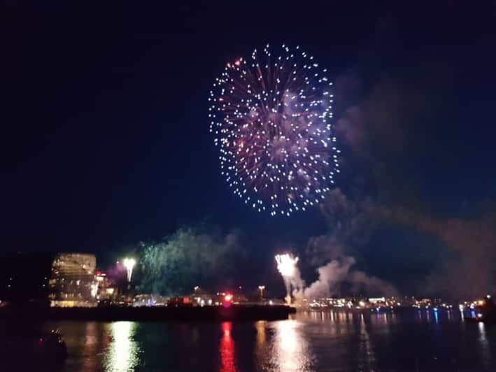 Reykjavík: New Year's Eve Northern Lights Yacht Cruise - Key Points