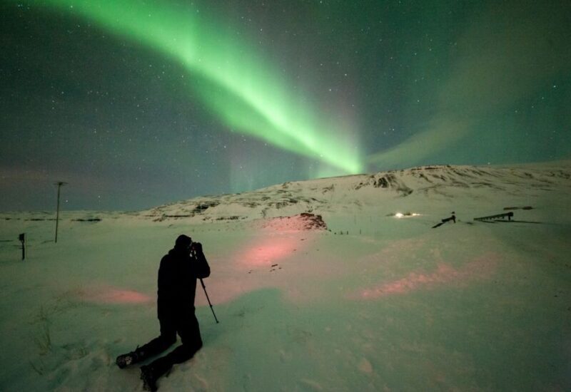 Reykjavik: Northern Lights Group Tour with Photos - The Experience from the Traveler Perspective