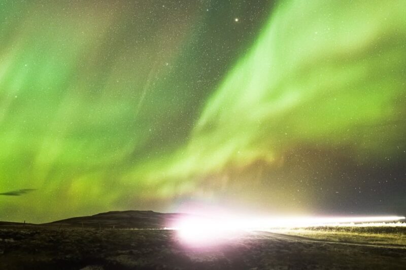 Reykjavik: Northern Lights Group Tour with Photos - Analyzing the Value
