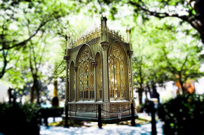 Richmond Cemetery Tour Hollywood Highlights - Key Points