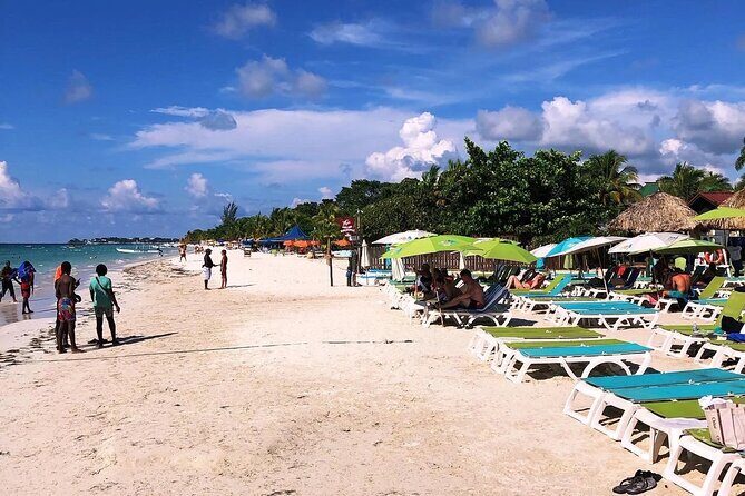 Rick's Cafe and 7 Mile Beach Tour with Transportation - FAQ