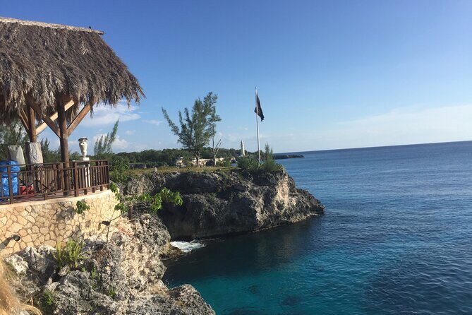 Ricks Cafe Party Cruise with Open Bar & DJ MONTEGO BAY RESORTS - Who Should Consider This Tour?