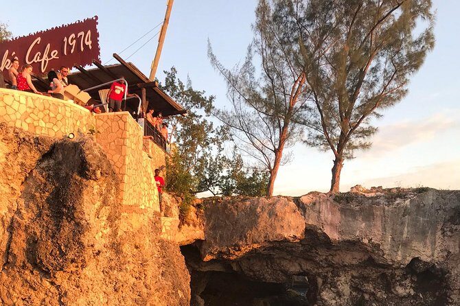 Ricks Cafe + Shopping - Who This Tour Is Best For