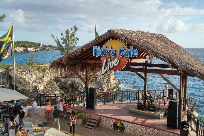 Rick's Cafe & Shopping in Negril - Key Points