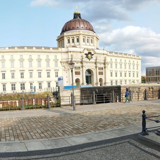 Rickshaw private driver, shared Guide Berlin Highlights - The Sum Up: Who Should Consider this Tour?