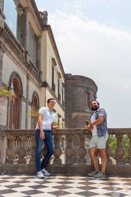 Riding Bikes in Reforma & Chapultepec - Authenticity and Guide Experience