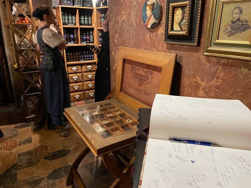 Riga Balsam Tasting & Guided Old Town Tour - Guide and Group Dynamics