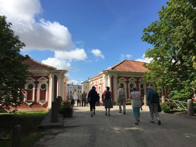 Riga: Bauska Castle, Rundale Palace and Hill of Crosses Trip - The Stops: What You’ll See and Experience