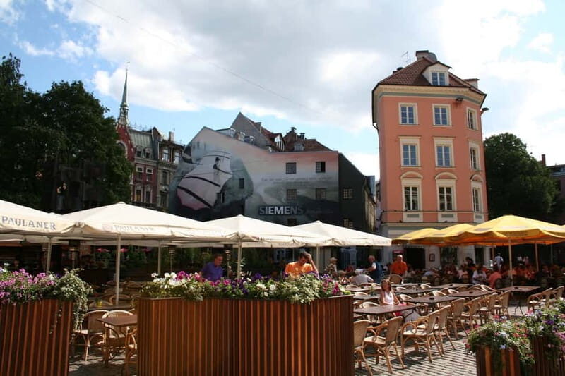 Riga Classical Old Town 2-Hour Walking Tour - The Experience of Walking with a Guide