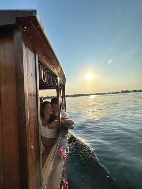 Riga: Evening or Sunset Boat Tour with Welcome Drink - Key Points