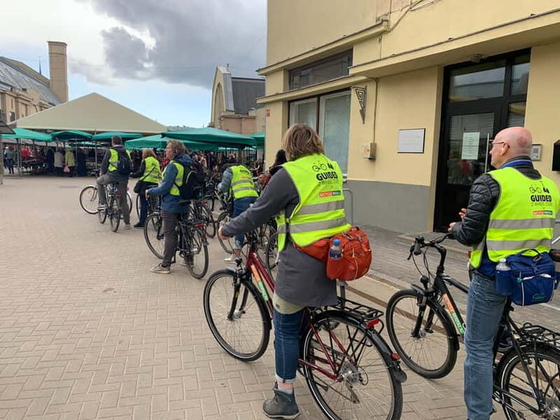 Riga: Guided City Highlights Bike Tour - Key Points
