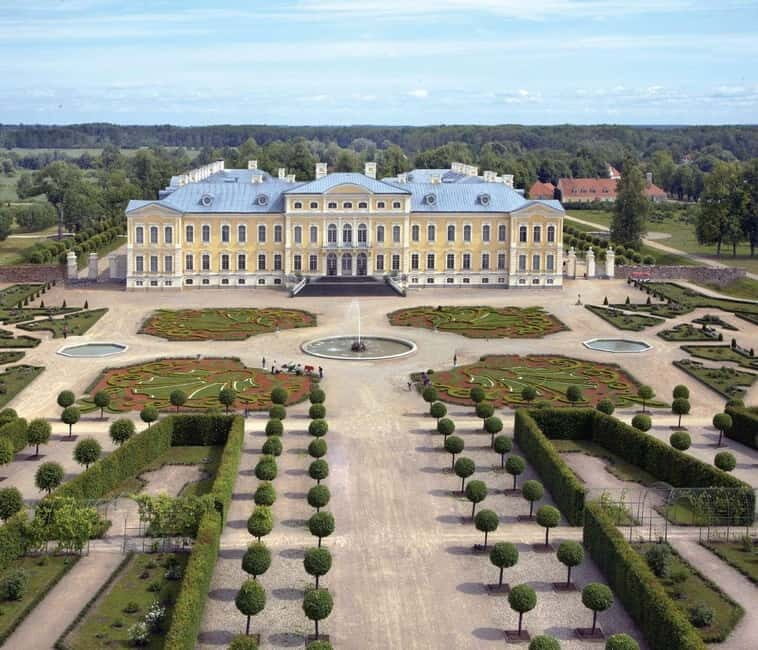 Riga: Private Tour to Hill of Crosses and Rundle Palace - Key Points