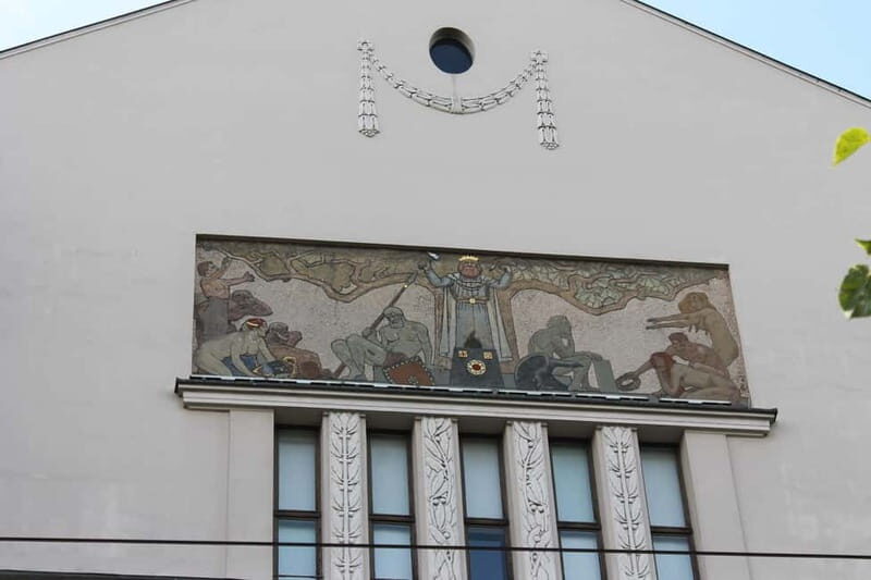 Riga`s Humor and History Walking Tour - Authenticity and Audience Fit