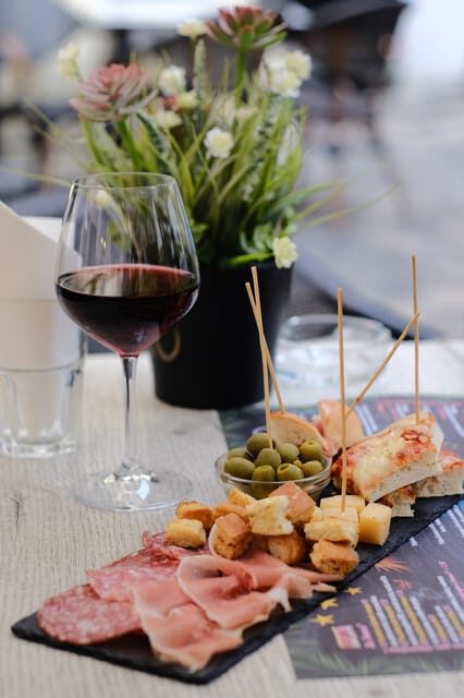 Rimini: Aperitivo & Street Food Tour Delights with a Local - Key Points