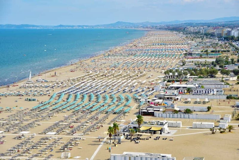Rimini: Beach Umbrella and Sun Bed at 67 Beach with Drink - Authentic Beach Life and Local Culture