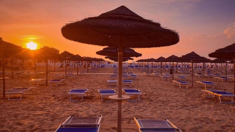 Rimini: Beach umbrella, drink and Jacuzzi at 26 TikiBeach - Why Choose This Beach Experience in Rimini?