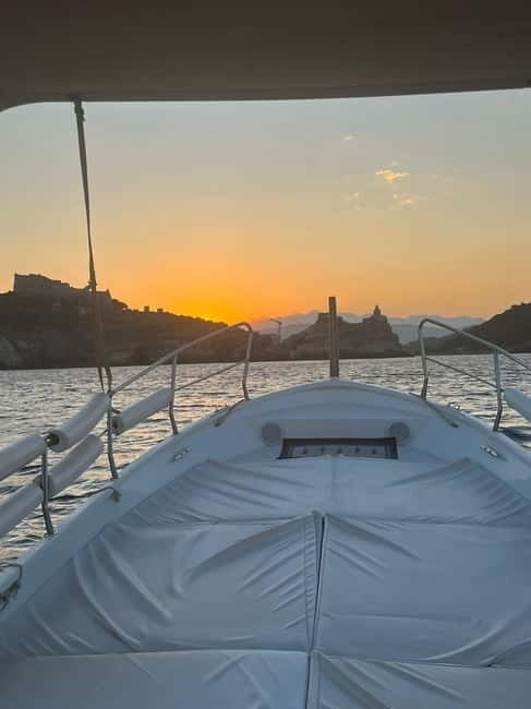 Riomaggiore: Cinque Terre Sunset Tour with Wine & Focaccia - Key Points
