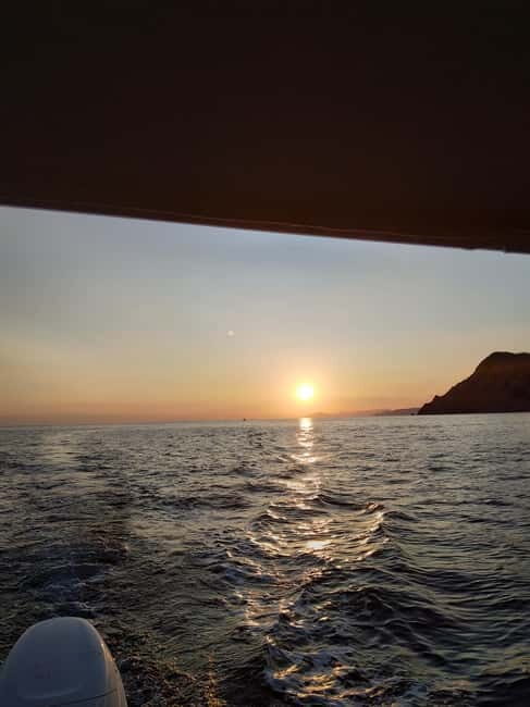 Riomaggiore: Cinque Terre Sunset Tour with Wine & Focaccia - A Close Look at the Experience