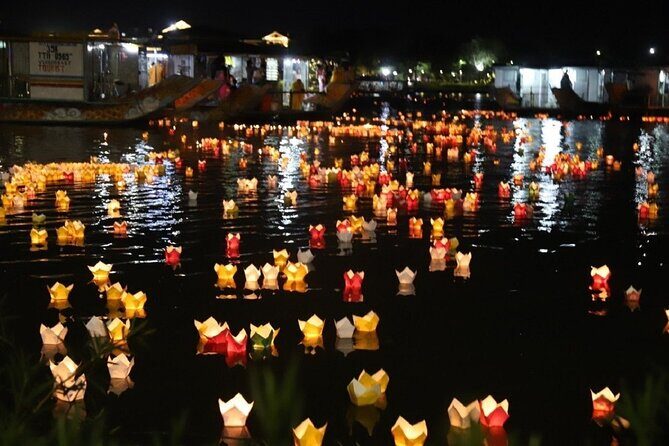 River Boat Ride by Night with Drop Flower Lantern in Hoi An - Authenticity and Atmosphere