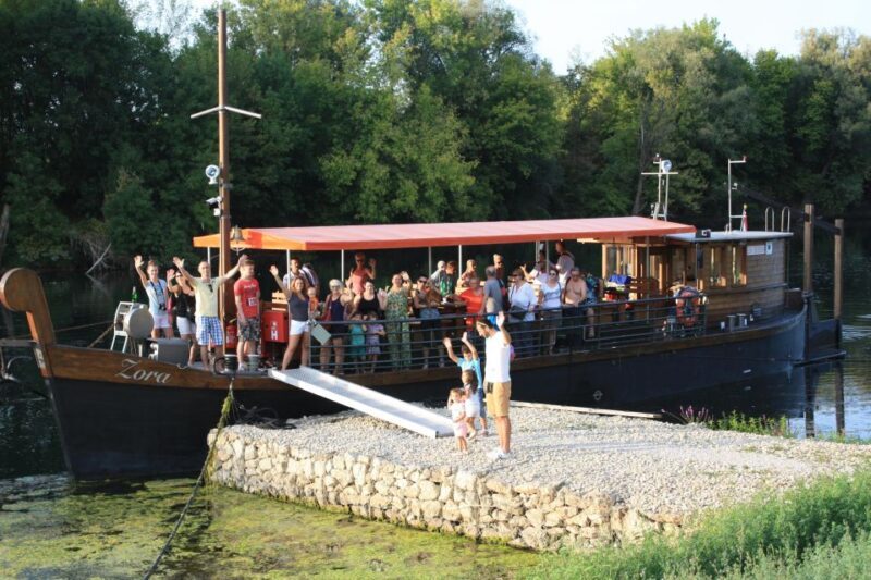 Riverboat tour by replica of a traditional itna laa boat - Key Points