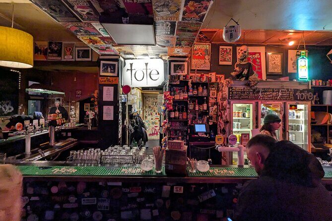 Rock'n'roll venues pub crawl including 2 free drinks and history - The Sum Up