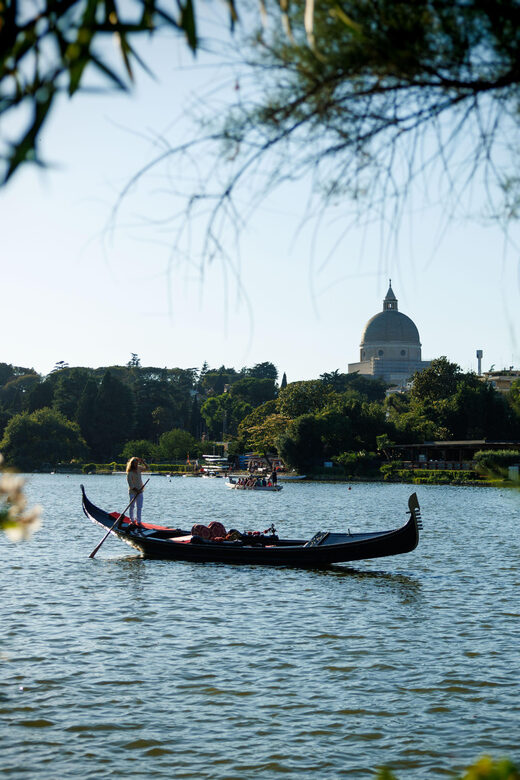 Roma: The one and only Roma Gondola tours on the lake! - Key Points