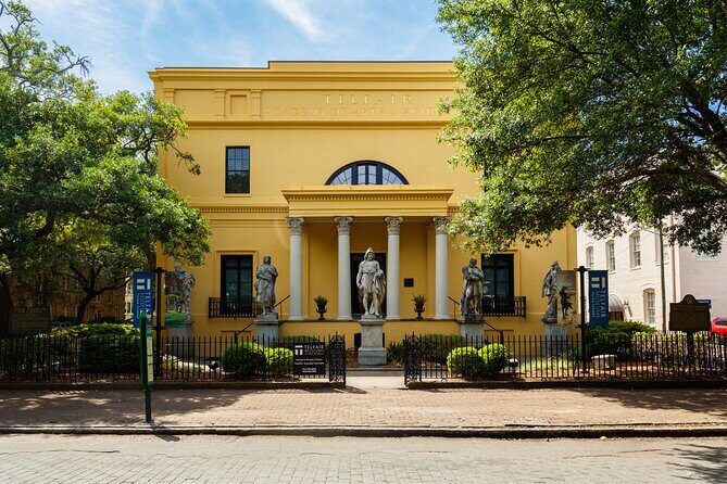 Romance by the River: Savannahs Waterfront Love Story - Exploring Savannah’s Waterfront and Squares: What You Can Expect