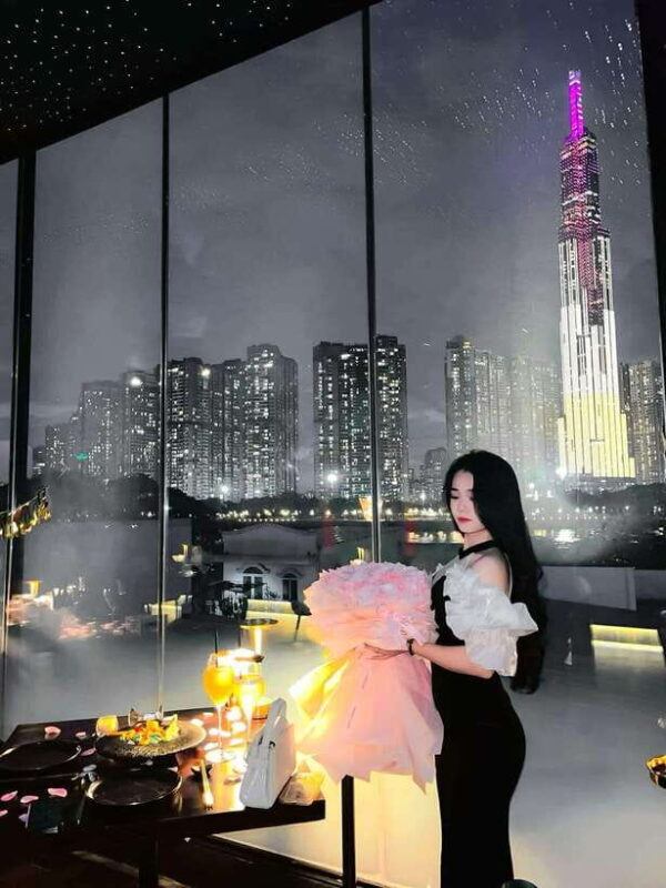 Romantic Honeymoon Dinner With Sightseeing Cruise On River - Practical Details and Logistics