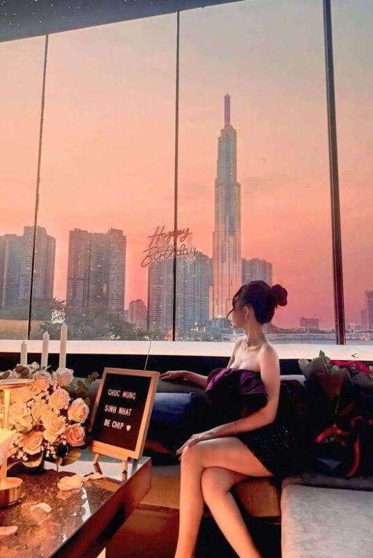 Romantic Honeymoon Dinner With Sightseeing Cruise On River - In-Depth Breakdown of the Experience