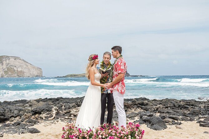 Romantic Oceanfront Beach Wedding in Honolulu - Key Points
