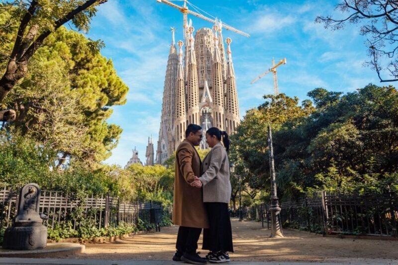 Romantic Photoshoot Experience for Couples in Barcelona - Introducing the Barcelona Couples’ Photoshoot Experience