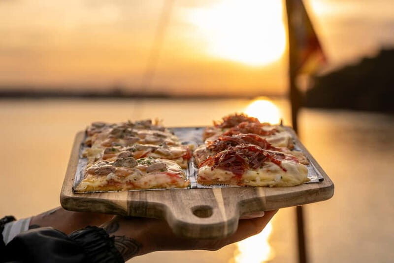 Romantic private tour of the Port of Mahón - Classic Llaut - Key Points