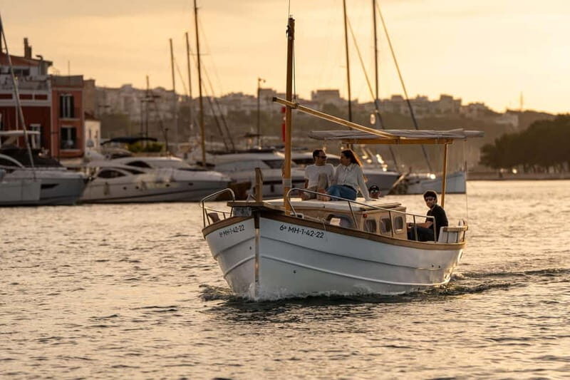 Romantic private tour of the Port of Mahón - Classic Llaut - An In-Depth Look at the Private Llaut Tour
