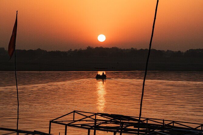 Romantic Sunrise Boat with Live Banaras Gharana Classical music - Key Points
