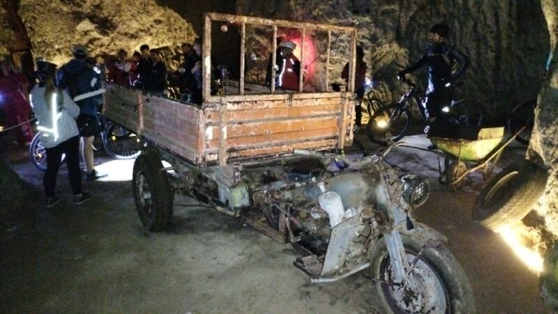 Rome: Appian Way Underground and Catacombs E-Bike Tour - Descending into the Roman Quarry