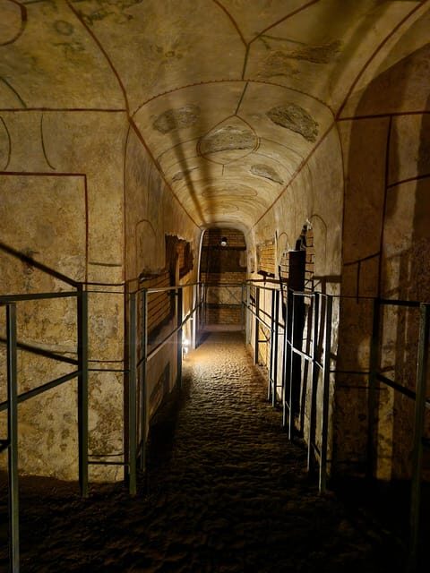 Rome: Catacombs Express ENGLISH Guided Tour - SKIP THE LINE - Who Should Book This Tour?