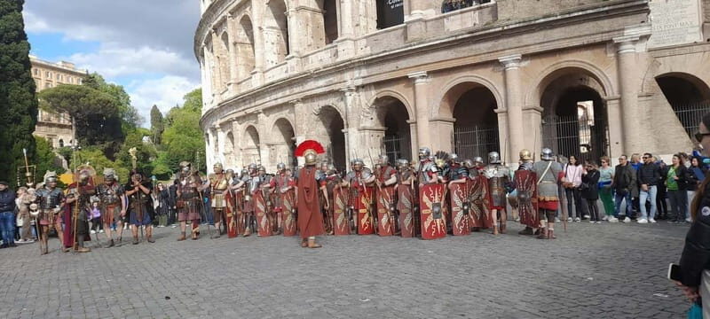 Rome: Colosseum, Forum & Palatine Hosted Entry Experience - Key Points