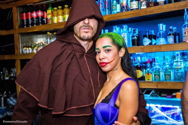Rome: Halloween Pub Crawl with Open Bar and Pizza - FAQs